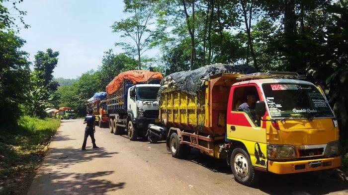 Pengangkutan Sampah di Kabupaten Bandung Masih Berjalan Normal Meski Ada Antrean di TPA ...