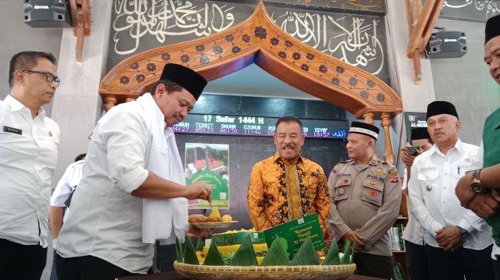 Bos Persib Bandung Umuh Muchtar dan Bupati Sumedang Tinjau Pembangunan ...