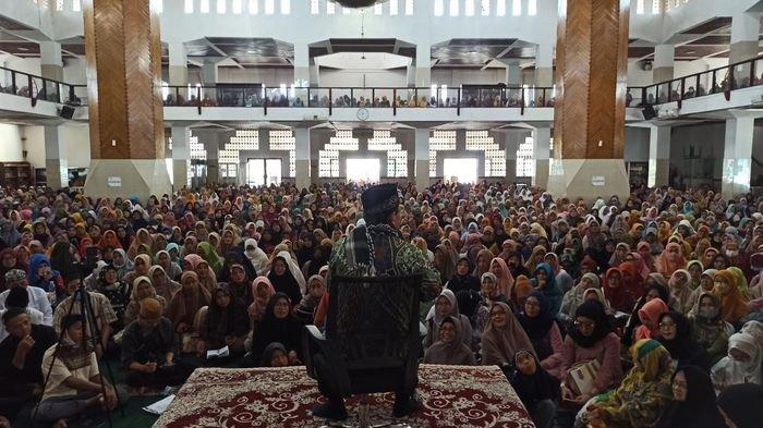 Ustaz Wijayanto di Grand Opening Khalifah Tour Tasikmalaya, Silaturahmi ...