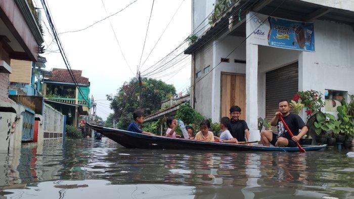 Banjir 1,5 Meter Rendam Dayeuhkolot Bandung dalam Sehari, Pengungsian Disiapkan - Tribunjabar.id