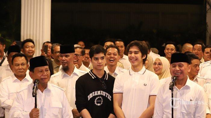 Sosok Al Ghazali dan El Rumi, Dua Putra Musisi Ahmad Dhani yang Kini ... Sosok Al Ghazali dan El Rumi, Dua Putra Musisi Ahmad Dhani yang Kini ...