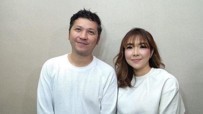 Gading Marten Posting Foto Jalan Berdampingan dengan Gisel, Singgung Kesempatan Kedua, Kode ...