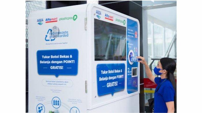 Ajak Konsumen Kelola Sampah, Danone-AQUA dan Alfamart luncurkan Reverse Vending Machine ...