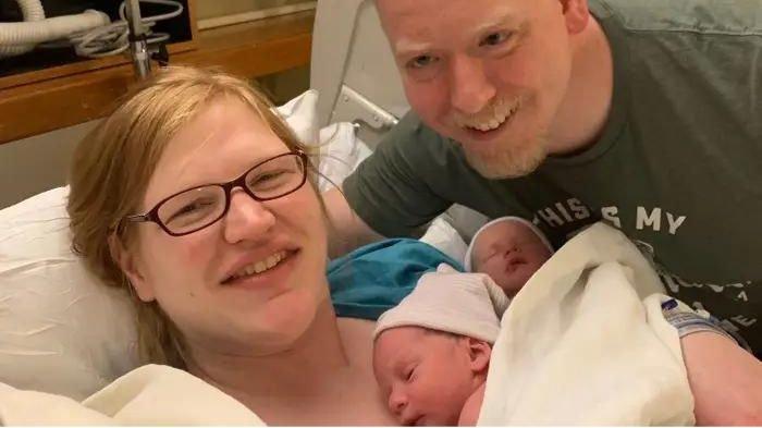 Bayi Kembar Ini Lahir dari Embrio Beku Berusia 30 tahun, Usia Ibunya 3 ...