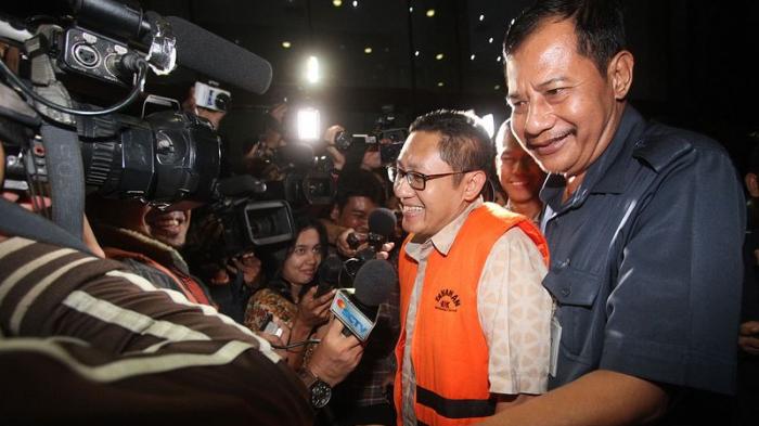 Anas Ubraningrum Bebas, Polisi Terjunkan Ratusan Personel, Singkirkan ...