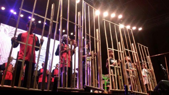 Mengenal Asal Usul dan Jenis Angklung Khas Jawa Barat, Perkembangannya ...