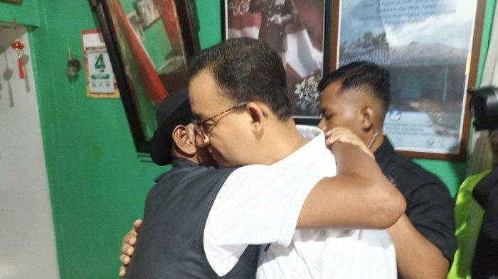 'Pak Anies Harus Menang' Anies Baswedan Dipeluk Pendukungnya di ...