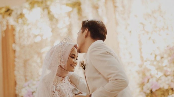 5 Adab dan Tata Cara Berhubungan Intim Suami Istri dalam Islam, Bercumbu Mesra Adalah Anjuran ...