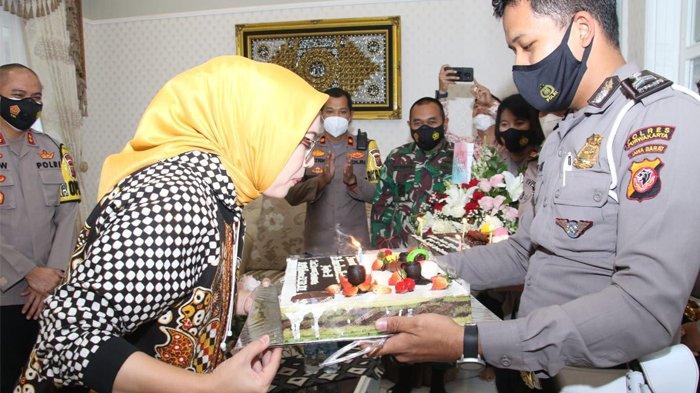 VIDEO-Ambu Anne Ratna Mustika, Bupati Purwakarta Ulang Tahun, Ini Kado ...
