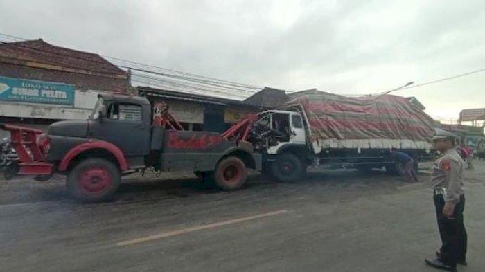 Arus Lalin di Jalur Bandung-Cirebon Macet 4 Kilometer, Tronton Tabrak Truk di Cimalaka Sumedang ...