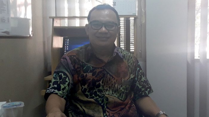 Gayanya Khas Selalu Riang dan Bersahabat, Kini Profesor Asep Warlan ...