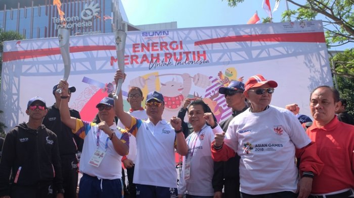 Berita Foto: EVP Telkom Regional 3, Ketut Budi Utama Serahkan Obor ...