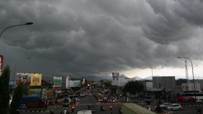 Waspada, BMKG Beri Peringatan Potensi Hujan Lebat Disertai Petir dan Angin Kencang Hingga 15 ...