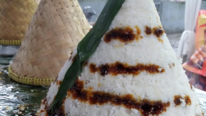 Menikmati Hangatnya Awug Ibu Siti Ujungberung - Tribunjabar.id