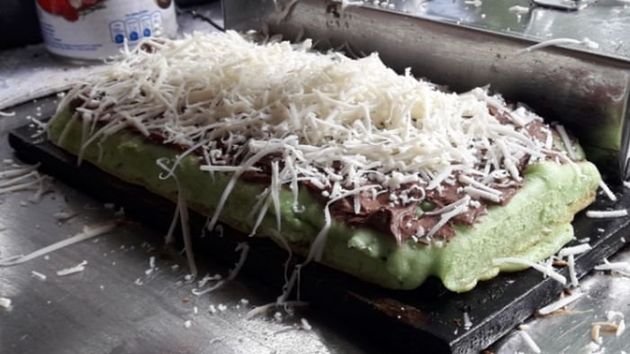 Mencicipi Kelezatan Manis Gurih Kue Bandros Cowboy di Cisangkuy Bandung ...