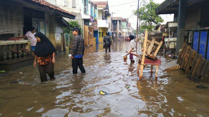 Jalan Dayeuhkolot-Baleendah Sudah Bisa Dilalui, Banjir Masih Terjadi di Andir dan Bojong Asih ...