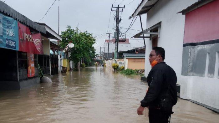 Hujan Lebat Hanya Dua Jam, Ratusan Rumah Warga di Karawang Terendam Banjir - Tribunjabar.id
