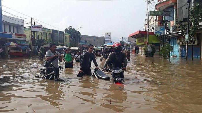 Ini Jalur Alternatif Bagi Warga yang Biasa Melintasi Jalan Dayeuhkolot, Banjir Masih Menggenang ...