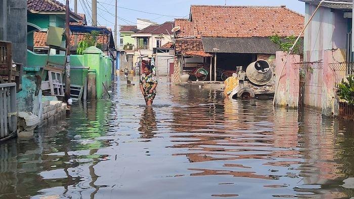 Besok Ada Gerhana Bulan Total, Warga di Pesisir Indramayu Diminta Waspada Banjir Rob ...