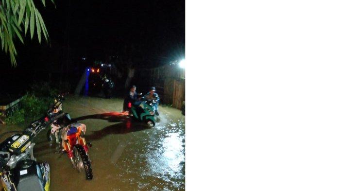 Jalan Raya di Pabuaran Sukabumi Terendam Banjir, Tak Bisa Dilalui ...