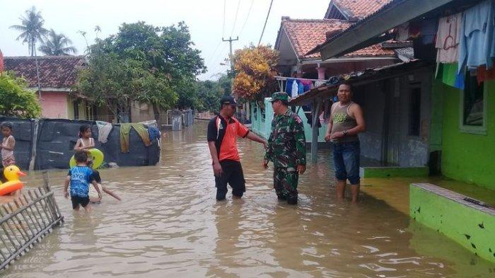 Puluhan Rumah di Karawang Terendam Banjir Luapan Sungai Cibeet, Tinggi Air Sampai 1 Meter ...