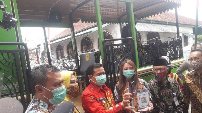 Bayar Angkot di Sumedang Gak Pakai Duit Kertas Lagi, Pakai Aplikasi ...
