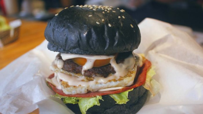 Yuk Cobain Bikin Burger Hitam Kekinian yang Berbeda dari Lainnya ...