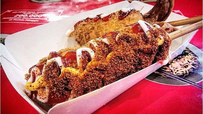 Sensasi Pedas Gurih dan Lezatnya Chili Corndog Khas Tenan Oppa Corndog ...