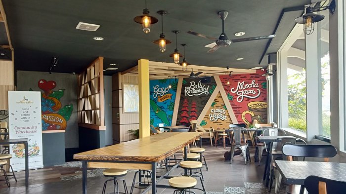 Coffee Shop Bernuansa Industrial Ini Ada di Samping Taman Cikapundung ...