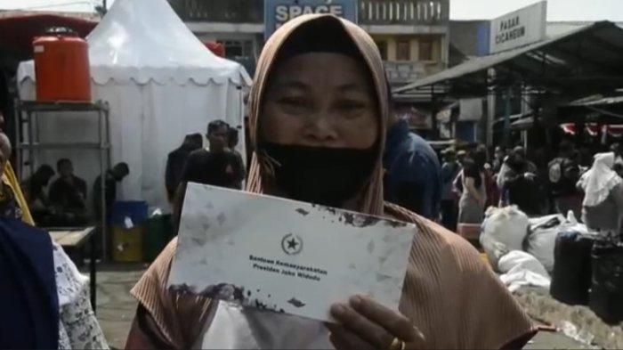Viral Pedagang Pasar Cicahem Dapat Amplop Kosong dari Jokowi, Kemensos ...