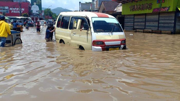 HARI INI Bandung Selatan Kembali Terendam Banjir, Air Genangi Jalan Raya Dayeuhkolot Mulai Tadi ...