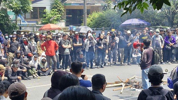 Kawal Putusan MK, Ratusan Mahasiswa Unisba Ancam Demo Bikin Bandung Lautan Api Part II Hari Ini ...