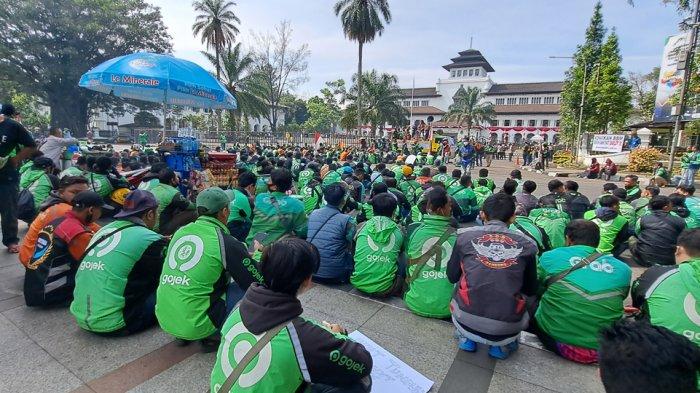HINDARI Jalan ke Gedung Sate, Ada Demo Ojol Minta Tarif Ojek Dinaikkan - Tribunjabar.id