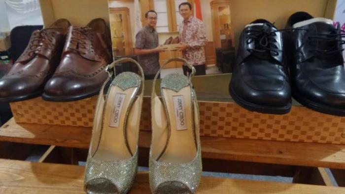 Ini Harga Pembuka untuk Dua Pasang Sepatu Ahok yang Mulai Dilelang ...
