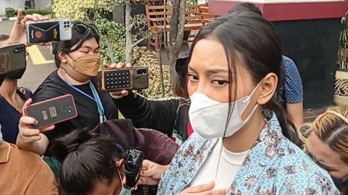 Sering Lakukan Adegan Dewasa di Film, Selebgram Erika Carlina Tak Masalah Disebut Artis Esek ...
