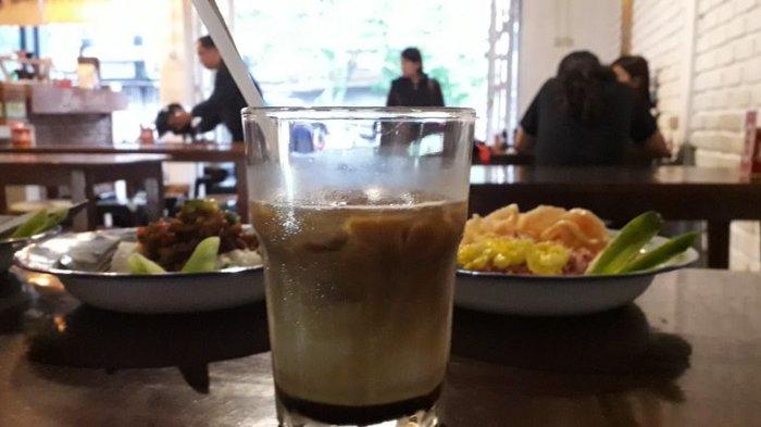 Sensasi Unik Es Kopi Cokodot ala Warung Kopdar 26, Ada Kesegaran Rasa ...