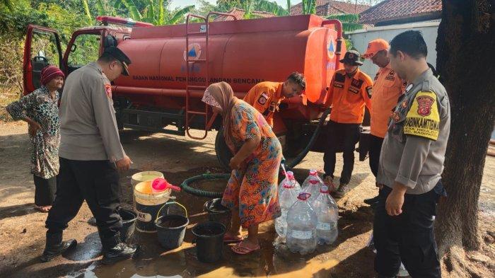 Genap 1 Juta Liter Air Bersih Telah Didistribusikan ke Warga Terdampak Kekeringan di Majalengka ...