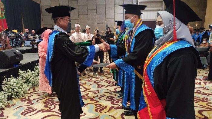 Wisuda STKIP Pasundan Cimahi, 15 Wisudawan Peraih Medali Emas SEA Games ...