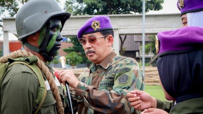 Tutup Diklatsar Menwa, Danmenwa Mahawarman Jabar Eddy Jusuf Minta ...