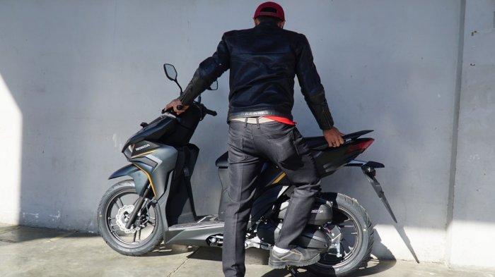 Cara Aman Menurunkan Standar Tengah Sepeda Motor - Tribunjabar.id