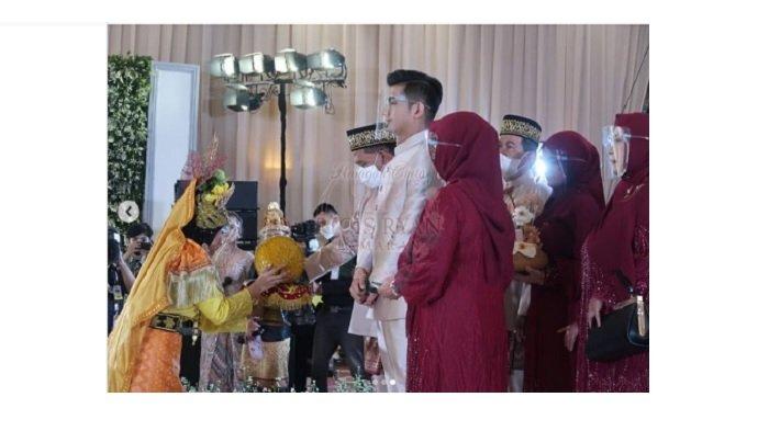 Foto-foto Halaqah Cinta Lamaran Ria Ricis dan Teuku Ryan, Calon Suami ...