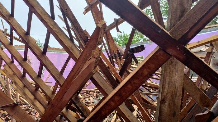 Gedung Laboratorium IPA SMPN 1 Jampangtengah Sukabumi Ambruk ...