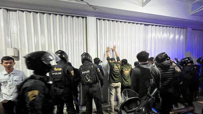 Nekat Pesta Miras di Depan Minimarket Ngamprah Bandung Barat, 12 Anggota Geng Motor Ditangkap ...