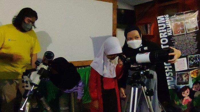 Mesi Terkendala Cuaca, Antusias Masyarakat Tinggi Saat Gerhana Bulan Diamati di Imah Noong ...
