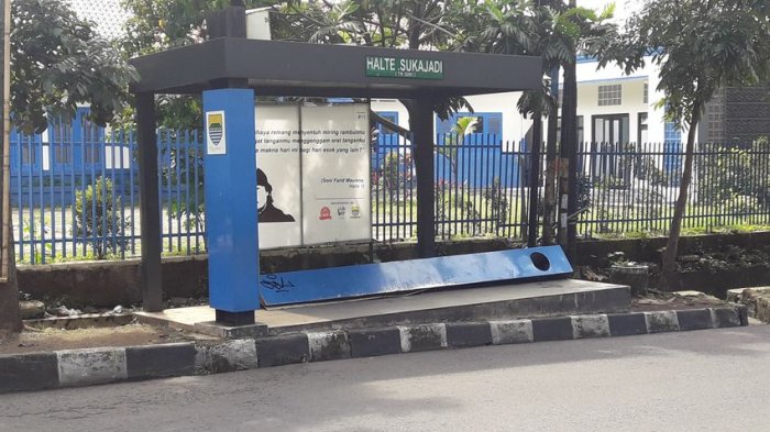 Halte Bus di Jalan Sukajadi Bandung Sudah Dua Bulan Rusak, Calon ...
