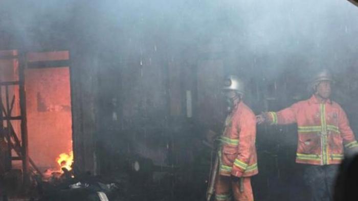 Gudang Pengolahan Kayu di Cikembar Sukabumi Hangus Terbakar, Petugas Sempat Kesulitan Padamkan ...