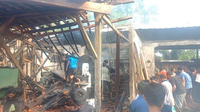 Kebakaran Pabrik Pengolahan Kayu di Tasikmalaya, Damkar Butuh 1,5 Jam untuk Padamkan ...
