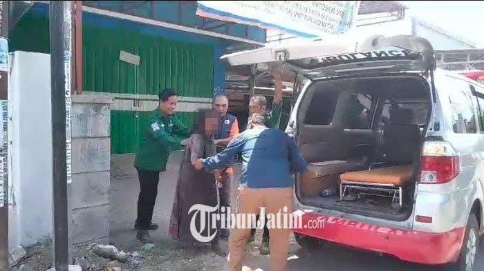 Mau Mesum di Alun-alun, Sejoli ODGJ Disiram Air Tak Mempan, Dibawakan ...