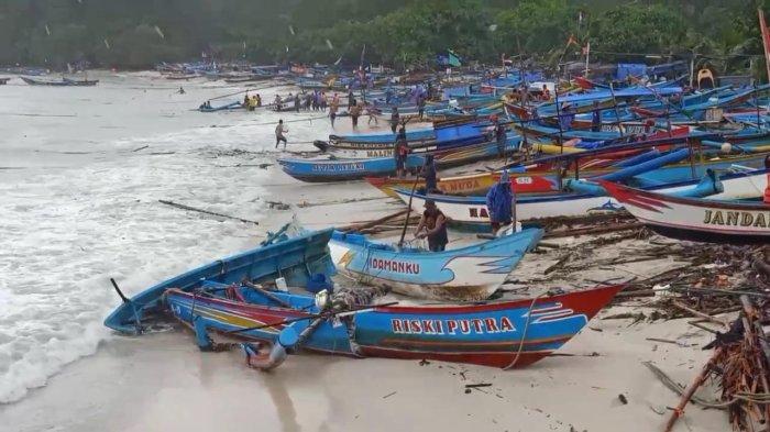 Cuaca Ekstrem di Pangandaran, Ratusan Perahu Nelayan Rusak Diterjang Ombak - Tribunjabar.id