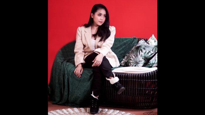 Kisah Azmy Zaidan, Influencer Cantik yang Lestarikan Kebudayaan Sunda ...